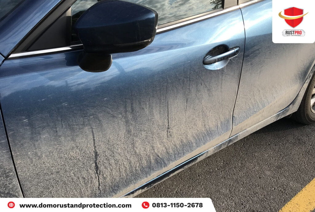 7 Cara Membersihkan Mobil Berdebu Agar Tidak Tergores